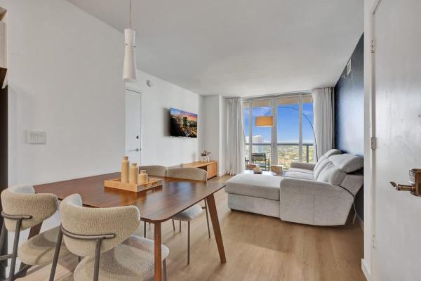 Canal View Condo Private Balcony Beach 8 Min 1904 - Hallandale Beach, FL