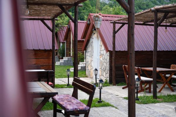 Vikendica,bungalovi Lipska Pećina - Montenegro