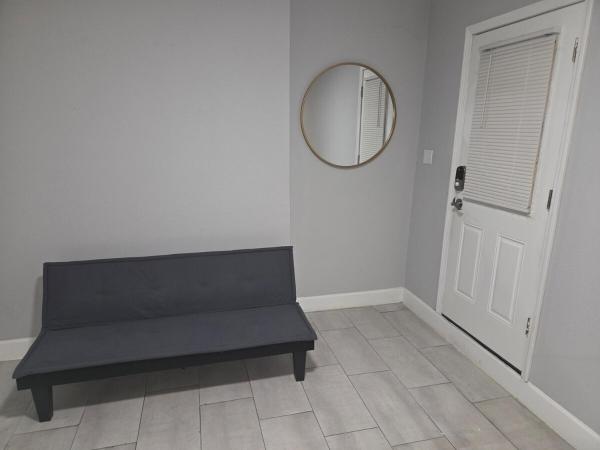 Flawless One Bedroom Apartment! - Houston, TX