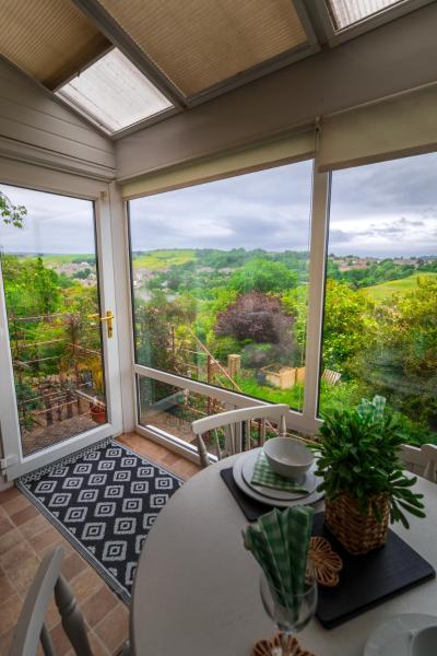 Cosy Haworth Cottage With Garden And Valley Views - Haworth