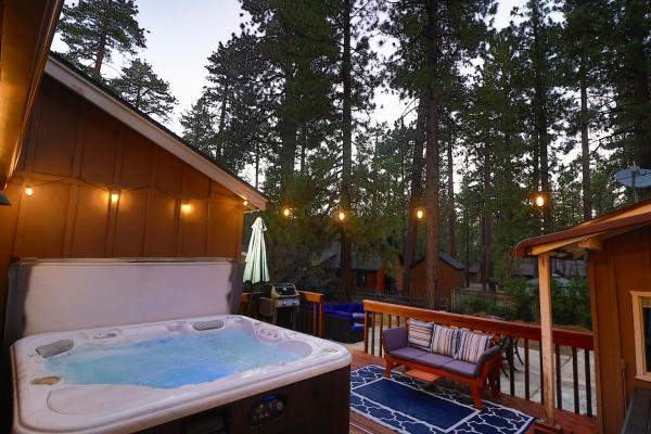 Starry Lodge- Spa, Gameroom, Walk To Marina, Dogs Ok - Big Bear Lake, CA