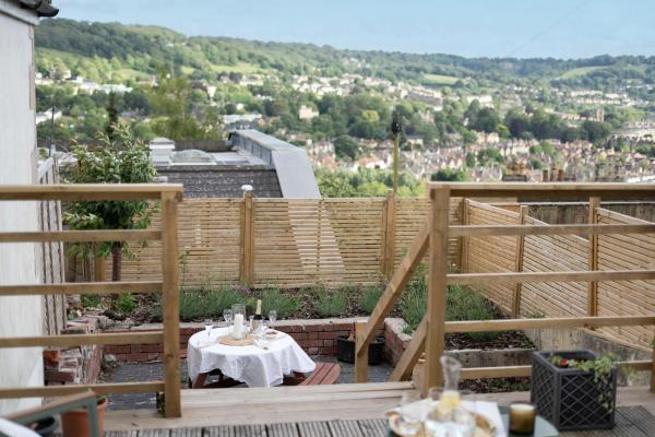 Georgian Flat - 2-beds With Balcony & Views - Saltford