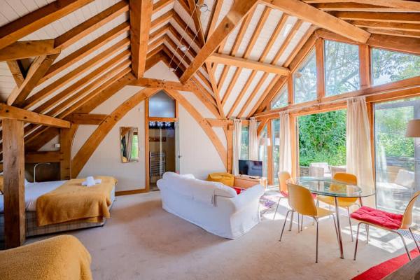 Cosy Studio With Patio Seating & Private Parking - Cheddar