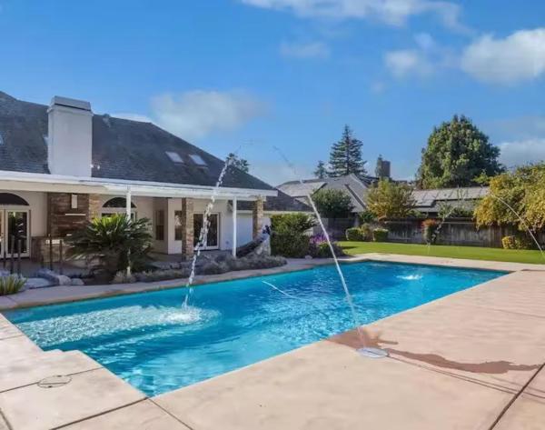 Large 4 Bdr With Private Pool, Game Room & Bbq In Upscale Area - Bakersfield, CA