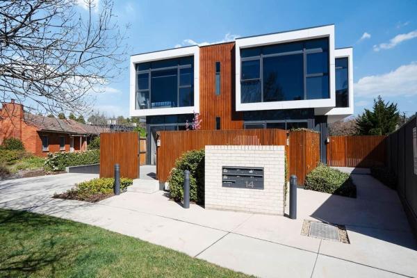 New Modern Townhouse W 2 Parkings Near City - Canberra