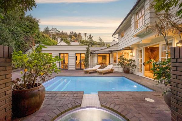 Knights Bridge Manor By Stay Awhile Villas - Los Angeles, CA