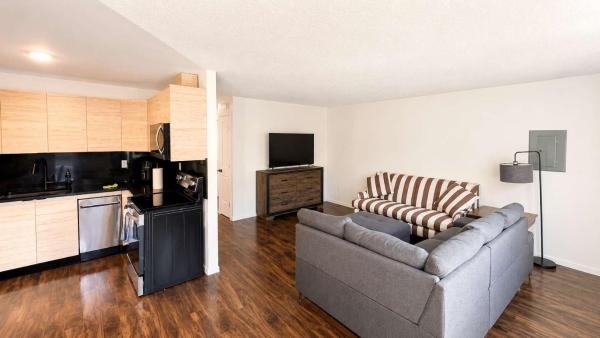 Mountain Views - Ocean Glimpses - Near Victoria - 2br Suite - Sooke