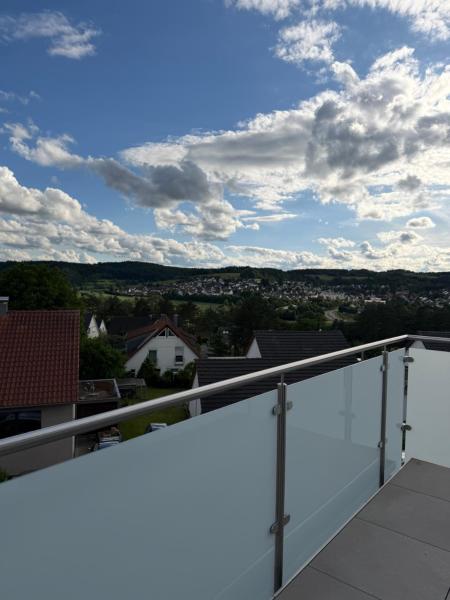 Moderne 4-zimmer-wohnung Mit Balkon, Fernblick, Parkplatz, Wlan, Einbauküche, Bad & Gäste-wc - Renningen