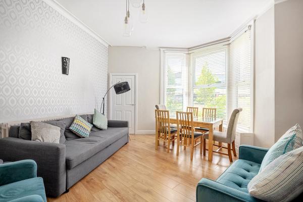 Strawberry One - 3 En-suite Bedrooms - Parking - Harrogate Holiday Apartments - Harrogate