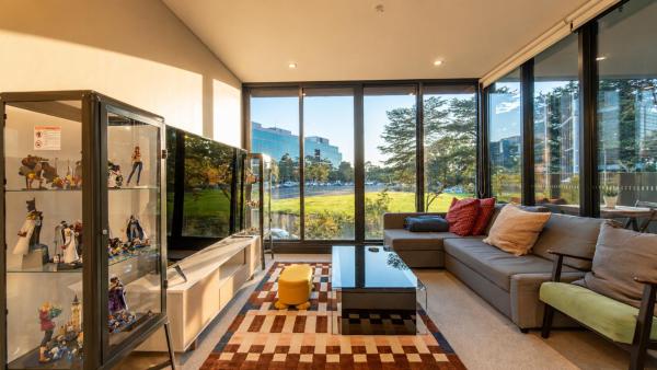 North Ryde 2br Study, Metro, Parking, Pool - Sidney