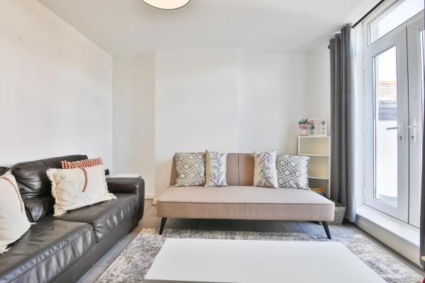 2 Bed Terrace Apartment In Cathays, Cardiff Centre - Cardiff