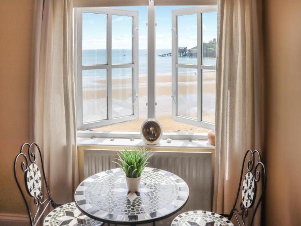 Cerdd Y Mor - Saundersfoot