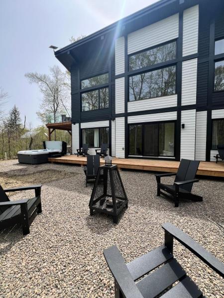 Chalet Boreä - Private Spa, Sauna And Fireplace - 5 Min To Tremblant - Mont-Tremblant