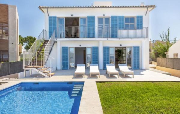 Elegant Beachfront Villa With Stunning Views - Alcúdia