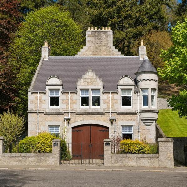Fairytale Scots Baronial Coach House In Ballater, Royal Deeside Near Balmoral Castle - Balmoral Castle