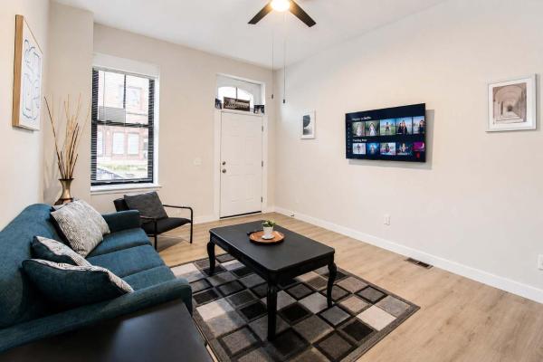 Pet-friendly Soulard 2br - King Bed - In-unit Laundry - Walkable - Busch Stadium - St. Louis