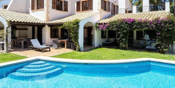 Villa Mediterranean Charm With Modern Living - Santa Ponsa