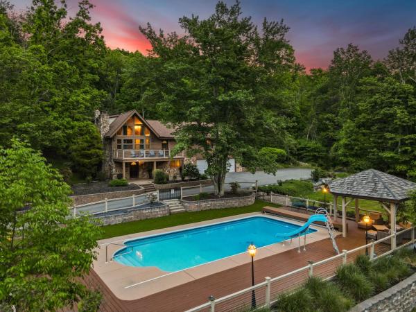 Ultimate Arcade, Salt Pool And Hot Tub - Sleeps 14 - Tannersville, PA
