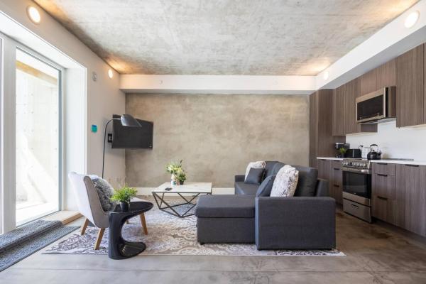 West Van Luxury Retreat 2br 2ba Oceanview - West Vancouver