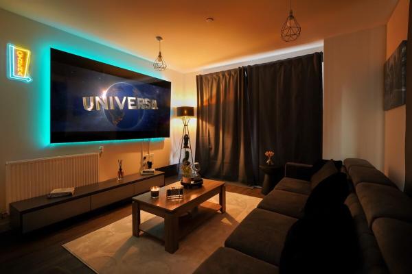 Private Cinema Lounge I 2br Luxury Stay I Sleeps 8 - London, UK
