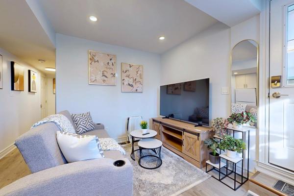 New & Modern Basement Suite - St Clair Hotel - Toronto