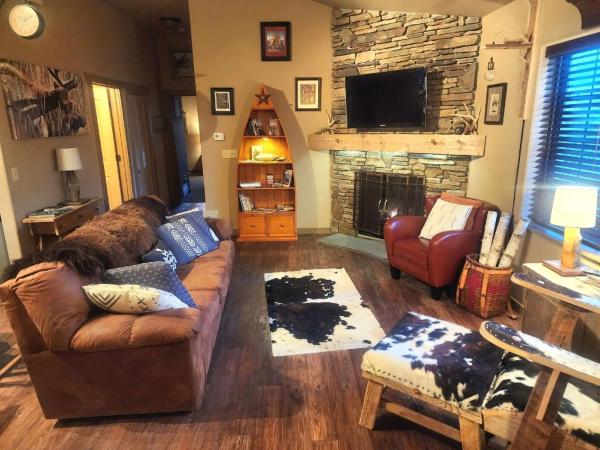 Cooper Cabin | Montana Charm In The Heart Of Town - Red Lodge, MT