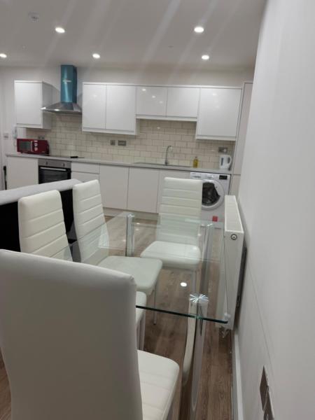 Serene 2- Bdr Apartment , Free Parking, Sleeps 6 - Wolverhampton