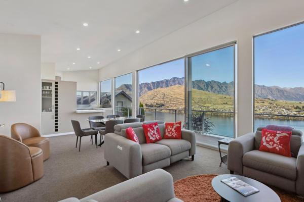 The Alpine Outlook – 3 Bedroom Retreat - Queenstown, New Zealand