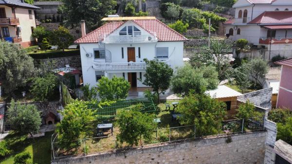 Meti Guest House - Albania