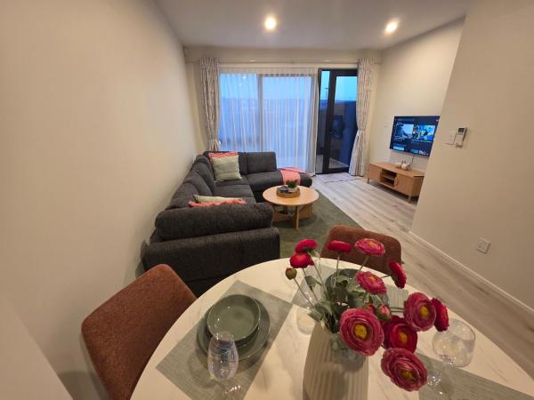 The Mana Elephant Modern Milldale Stay - Riverhead