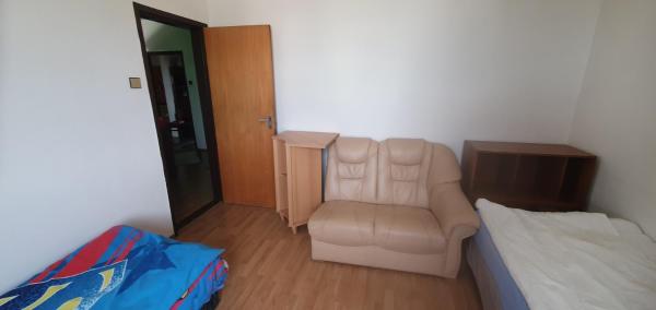 Maxwel Twin Room, Forest 5 Minutes, Playgrounds, Athletic Stadium, Free Tennis Court 15 Minutes,, Free Tennis Coaching Available - Bratislava