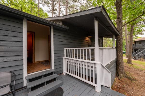 Dog‑friendly Cabin W/ Trail-hot Tub-full Kitchen - Eureka Springs, AR