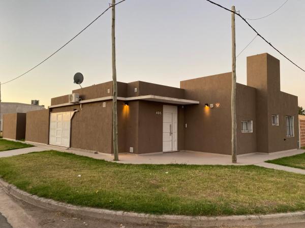 Casa Quinta Moderna, Con Pileta, Parrilla, Galería, 2 Habitaciones, Todos Los Servicios - San Nicolás de los Arroyos