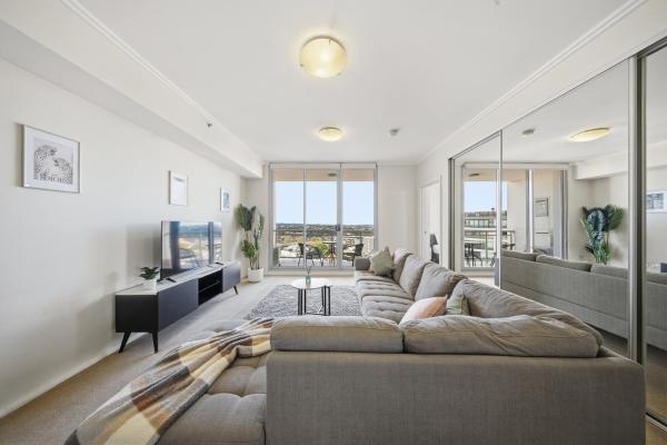 Luxury Sydney Skyline Apartment With Secure Parking, Harbour Bridge Views In St Leonards Near Cbd - North Shore