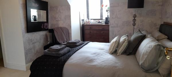 Double Bed In Loft Space With En Suite - Loughrea