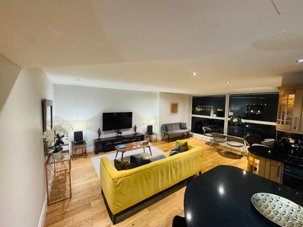 Thames View Apartment, Imperial Wharf - Earl's Court