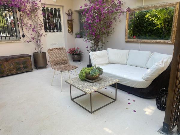 The Garden House - Milos