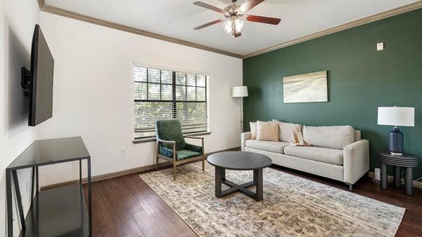 Landing Spectacular 2bd Gym - Garland, TX