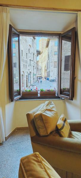 Casa Becci Central Large & Sunlit Historical Flat - San Gimignano