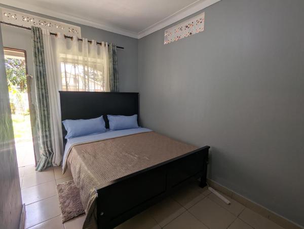 Room 1 Close To Un Base & Airport - Uganda