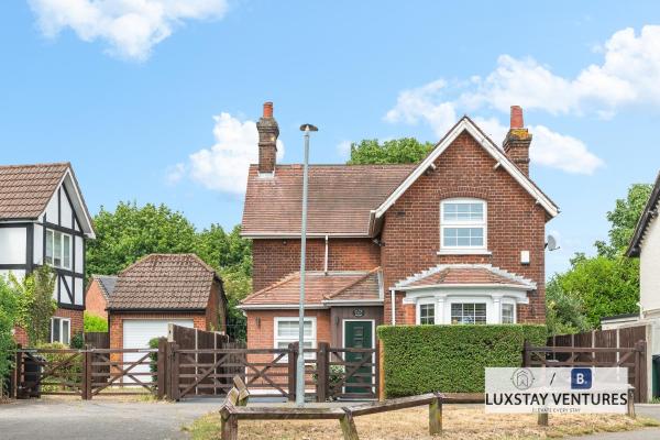 Charming 3 Bedroom Period Cottage - Minutes From Harry Potter Studios - Garden & Driveway Parking - Ideal For Families & Business - St Albans