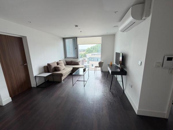 Cosy Colliers Wood Apartment With 2 Bedrooms - Epsom