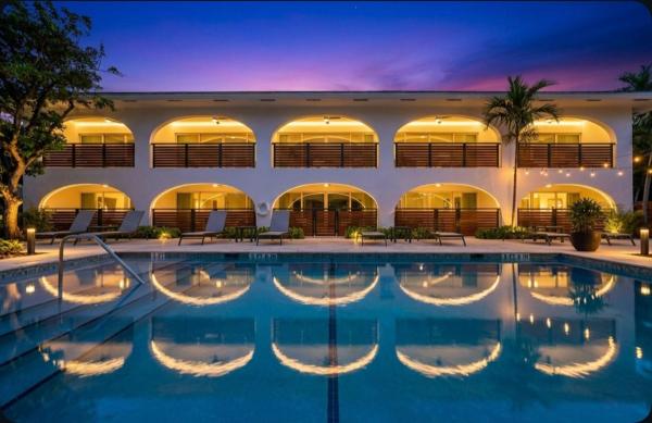 The Reserve - Boca Designer Pool Suite - Boca Raton, FL
