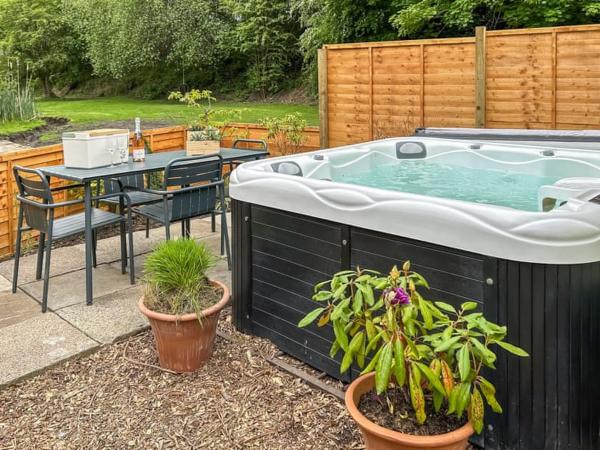 Station House Retreat With Private Hot Tub - Barnsley