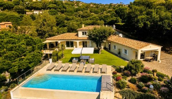 Villa Provençale Climatisée Avec Piscine, Entourée De Verdure Et Au Calme - Sainte-Maxime