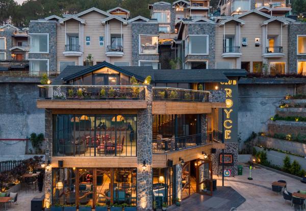 Elivaas Privé Royce Silver Oak Opal 2bhk Ultra-luxury Apartments - Kasauli