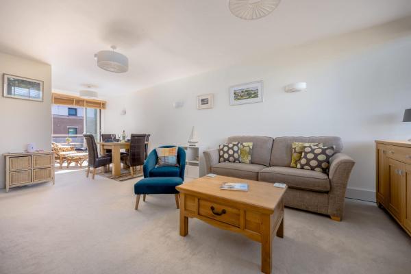 Coastal Retreat - Spacious Apartment On Poole Quay - Swanage
