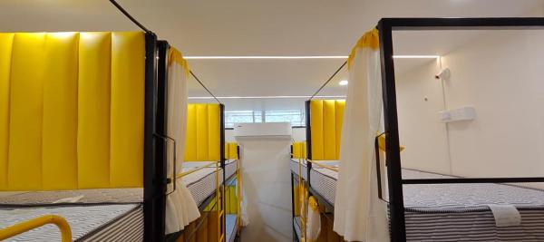 Zest Stays 1059 - Santacuz Metro Station B1 Exit - Mumbai