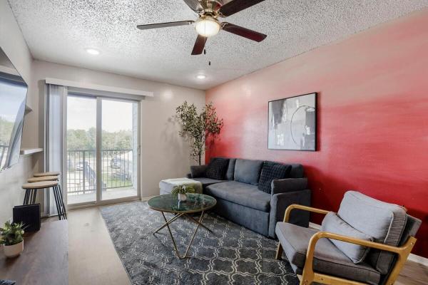 Bright Trendy Getaway 2b - Sleeps 6 - Pool, Prkg - Sunset Valley, TX