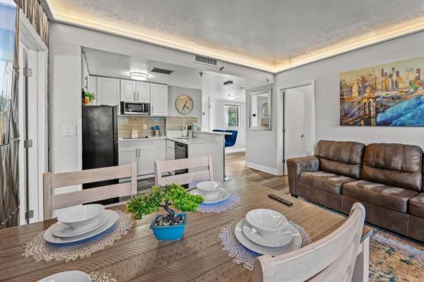 2br Suite Near Universal – Pool & Gym Access - Orlando, FL